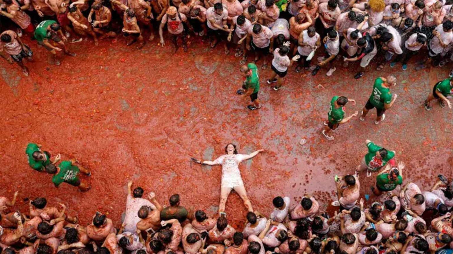 Inside La Tomatina: Spain’s Iconic Tomato-Throwing Festival – Azat TV