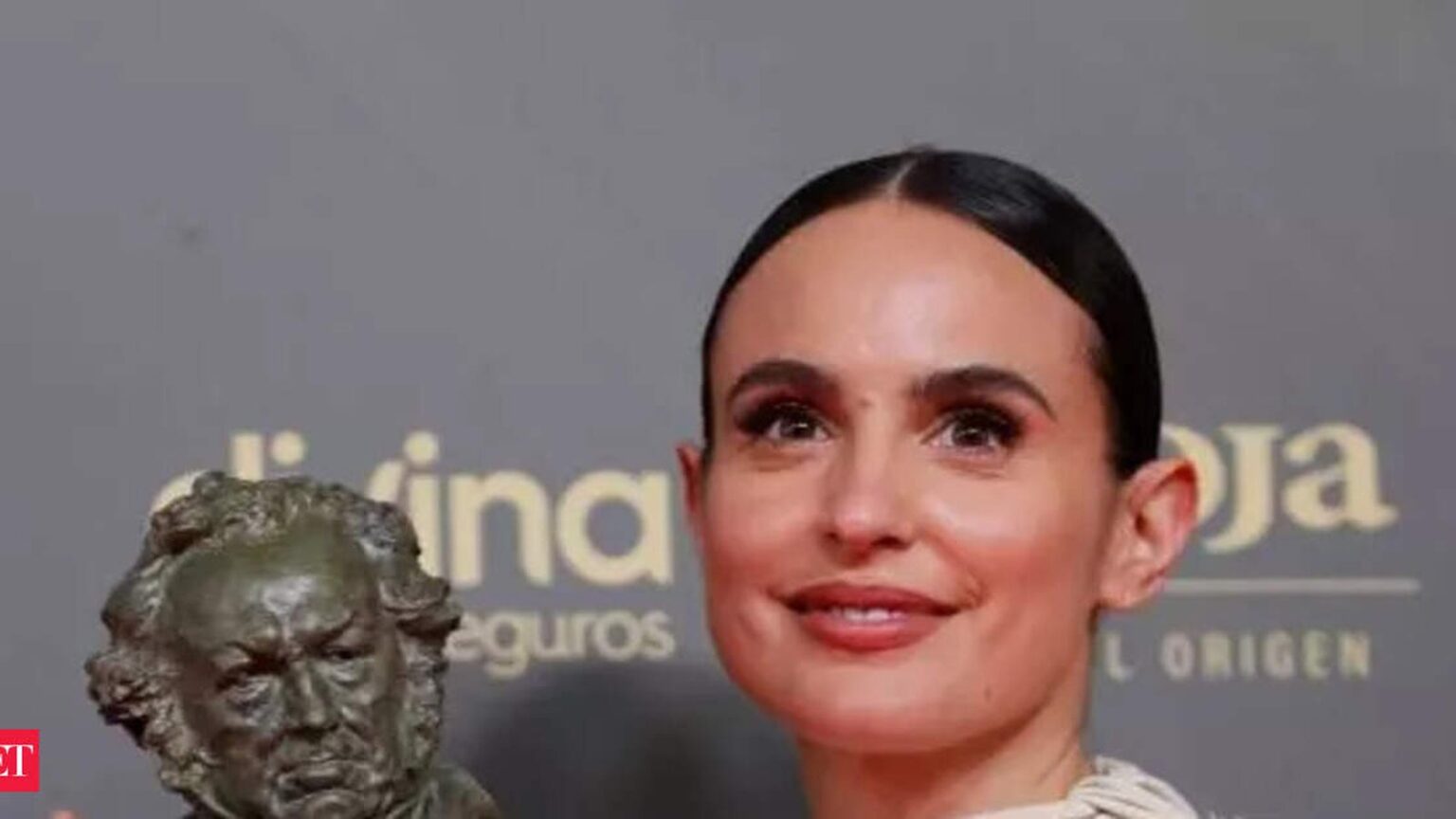 Spanish Actress Verónica Echegui Dies at 42 After Secret Cancer Battle – Azat TV