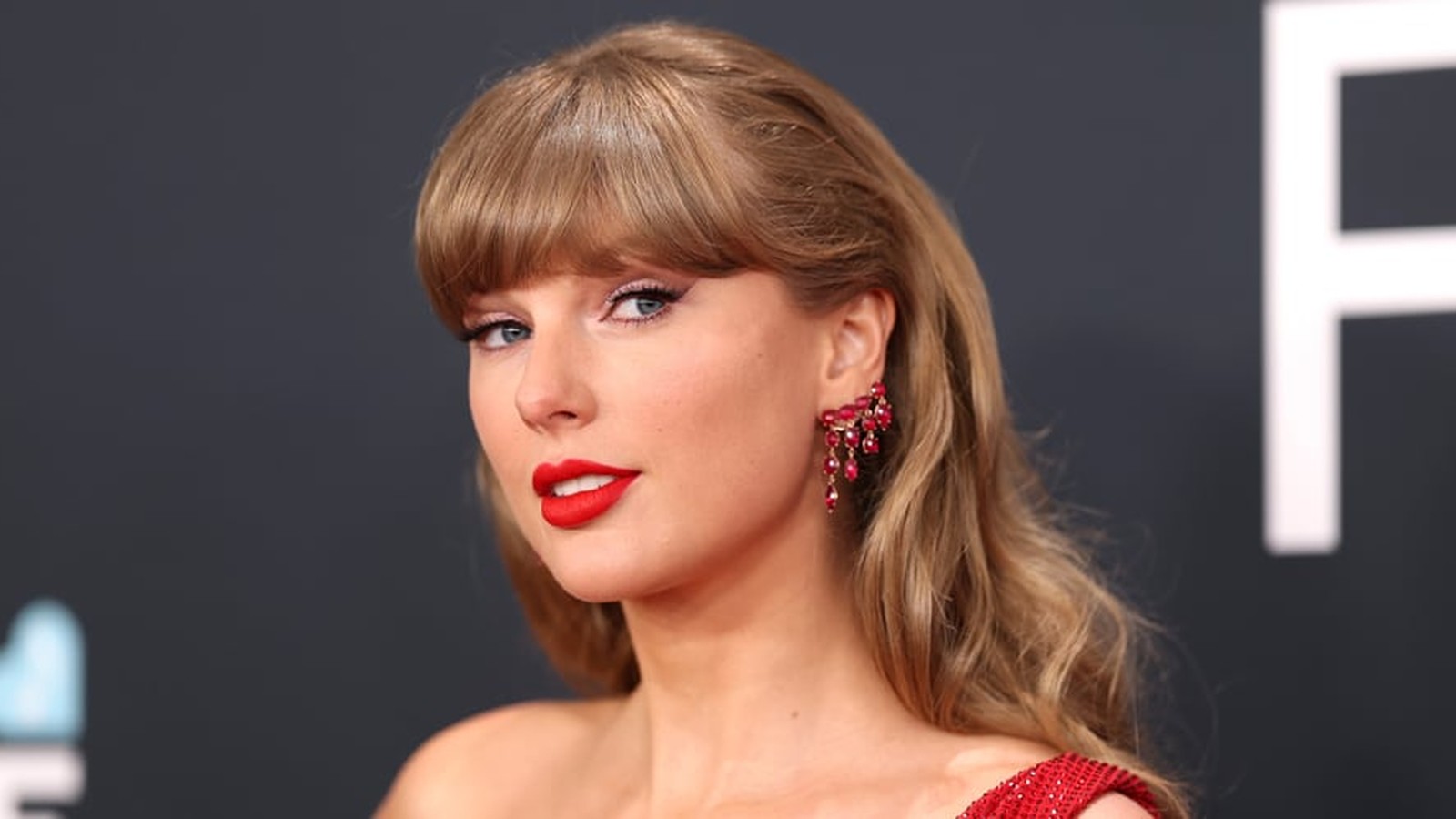 Taylor Swift’s Countdown Sparks Frenzy Ahead of New Album – Azat TV