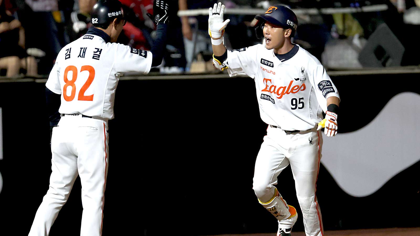 Hanwha Eagles Stage Stunning 8th-Inning Comeback Against LG Twins in Korean Series Game 3 – Azat TV
