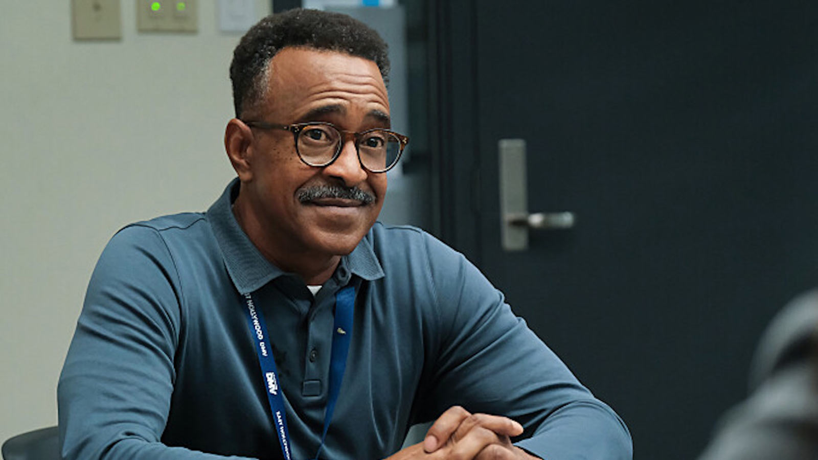 Tim Meadows Shines in CBS Sitcom ‘DMV’ – Azat TV