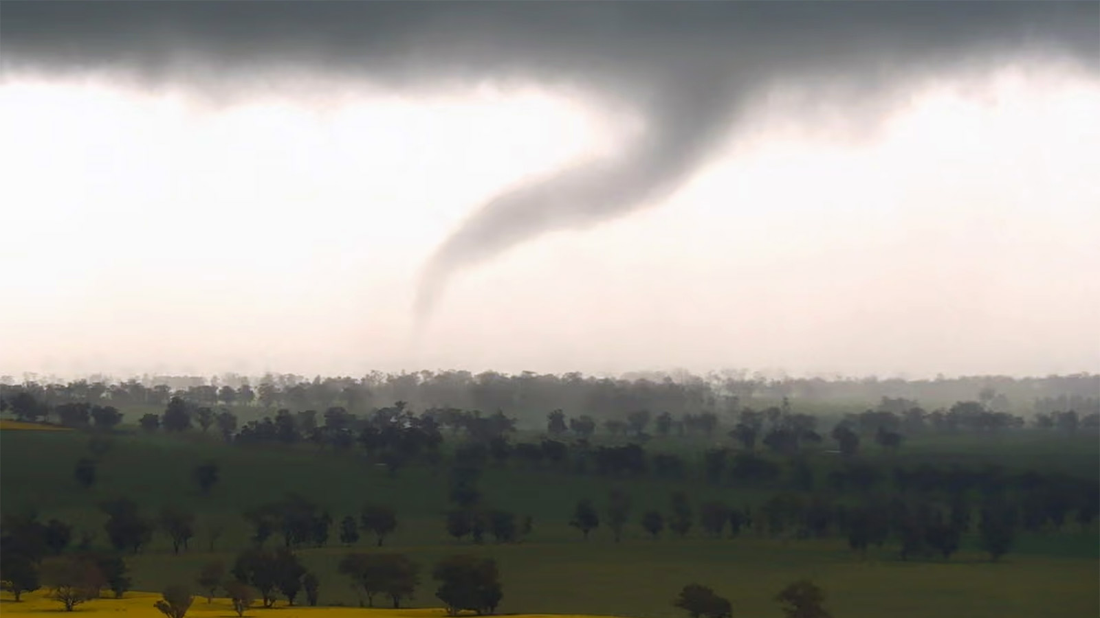 Tornado Warning Issued as Severe Storms Threaten Queensland and Northern NSW – Azat TV