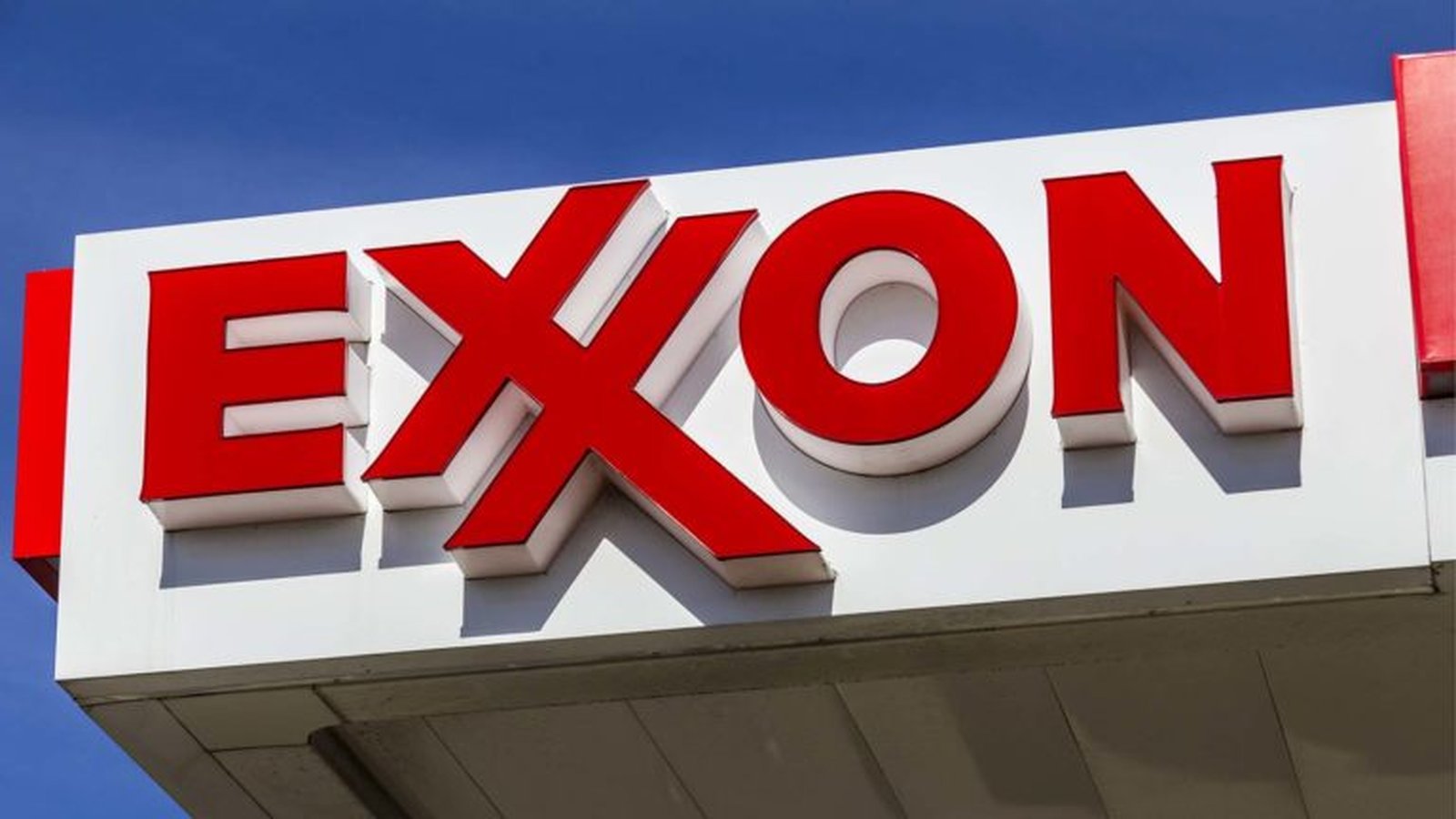 Exxon Mobil Stock Surges Amid Venezuela Crisis: Analyst Ratings ...